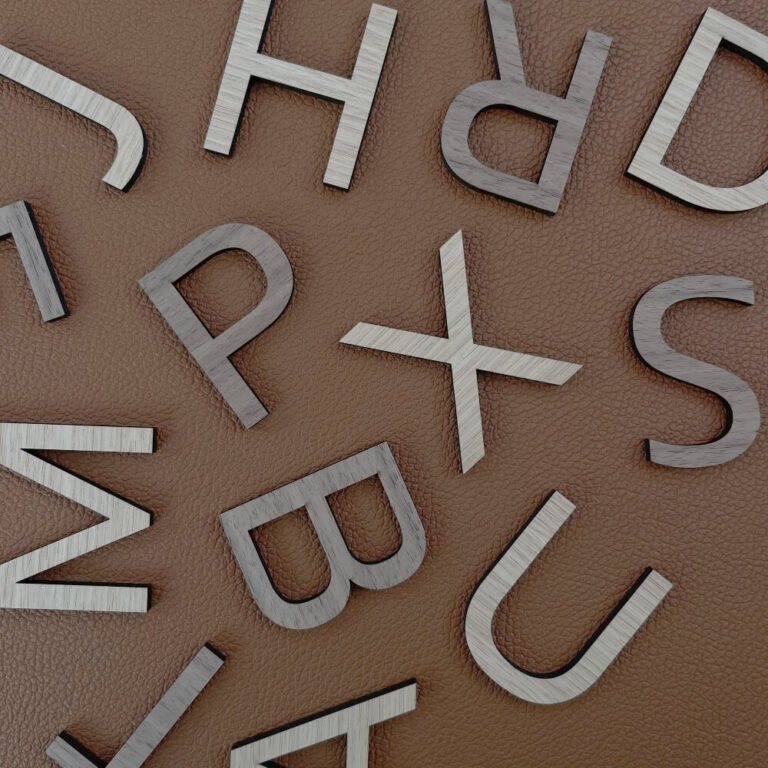 Moderne bogstaver - Saturn Design